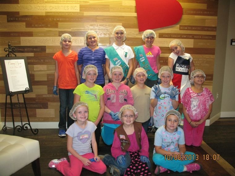 Girl Scouts serve dinner at Ronald McDonald | Buffalo Reflex