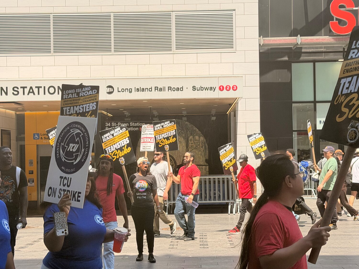 LIRR strike enters third day as workers, MTA remain deadlocked - The Chief