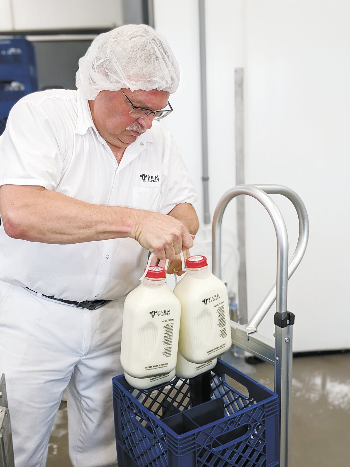 Bottling farm-fresh milk - Dairy Star