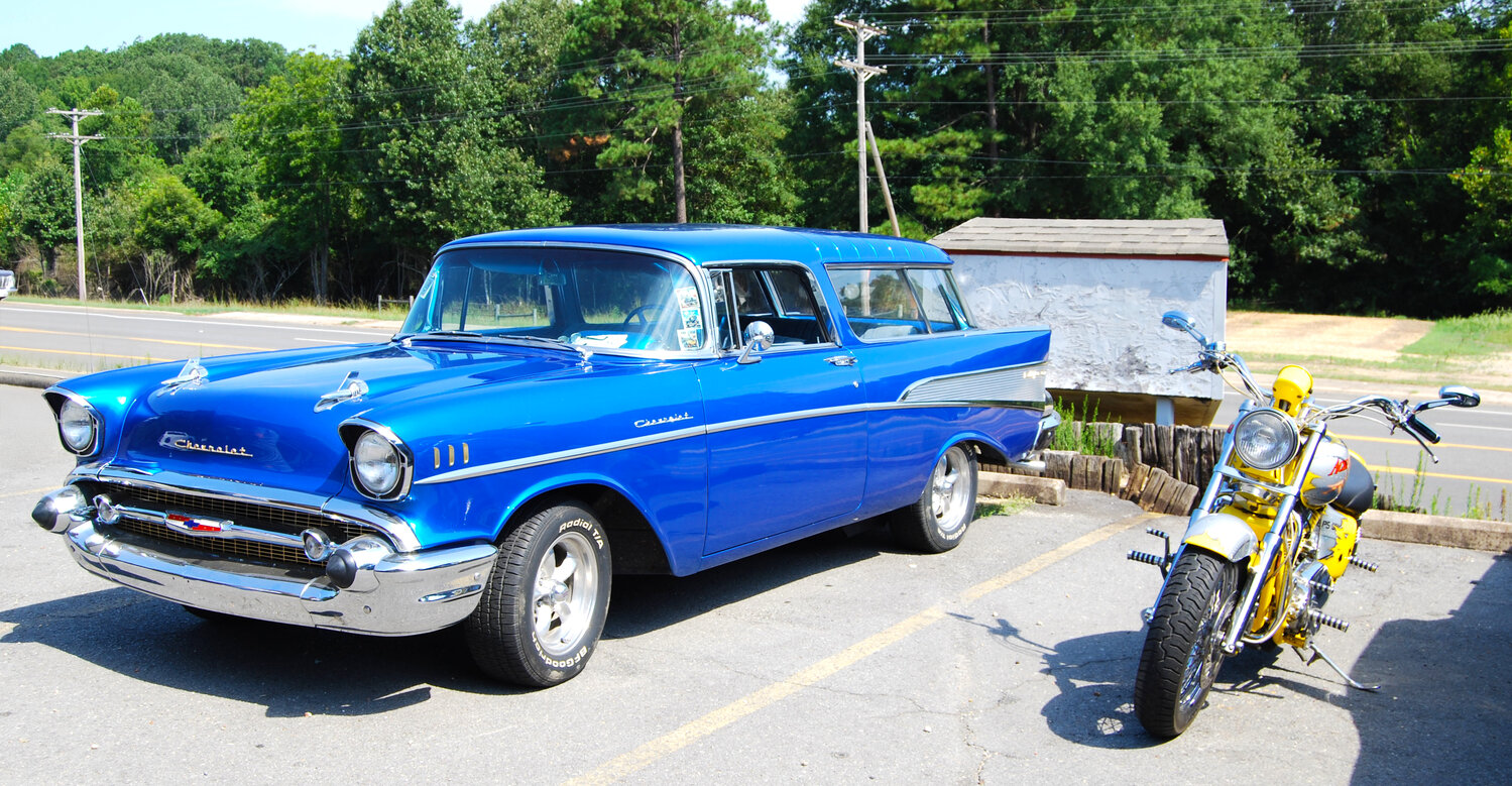 Car show for Chapel Woods residents | The Eagle Democrat
