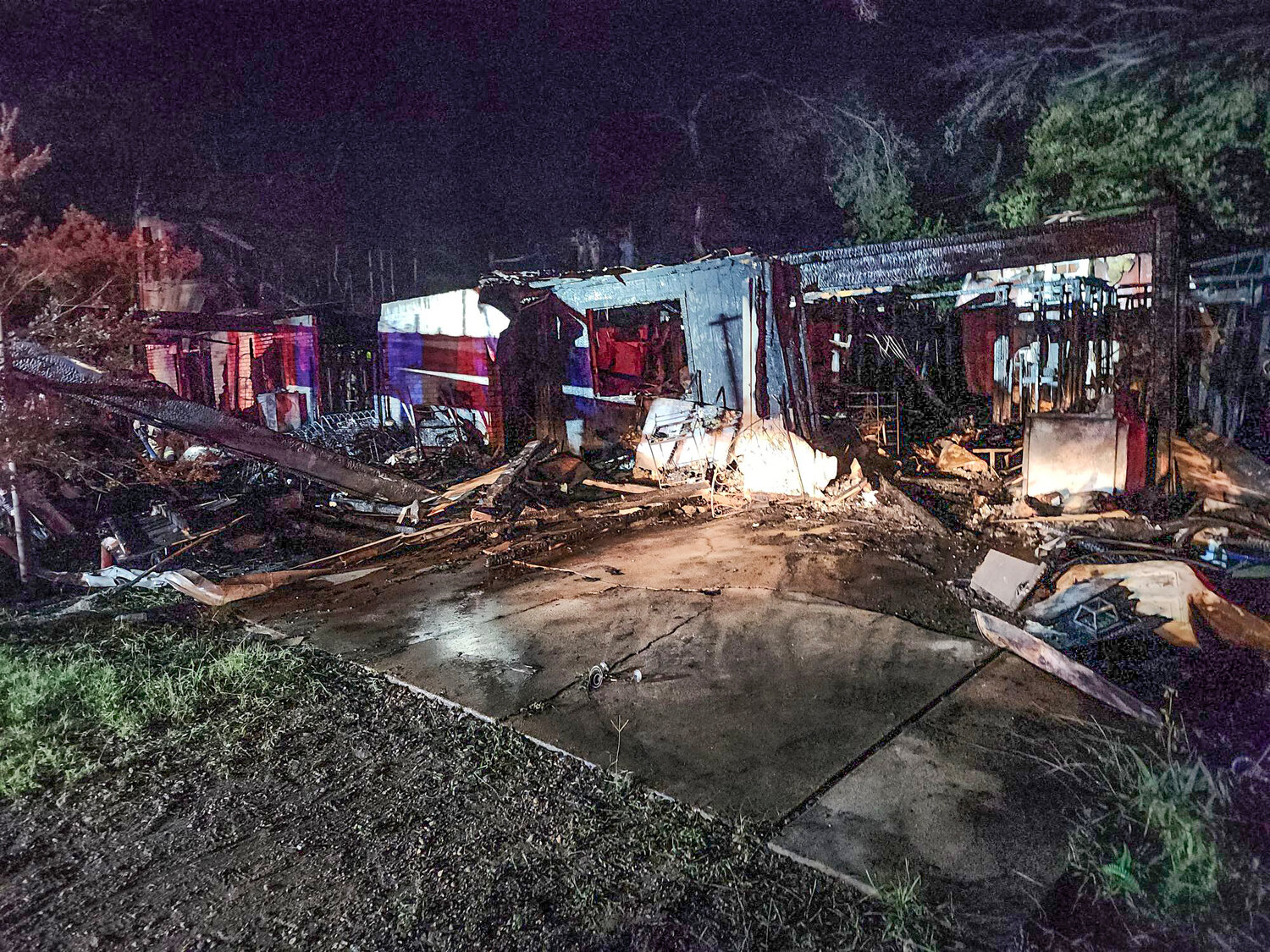Fire claims 2 lives - Hood County News