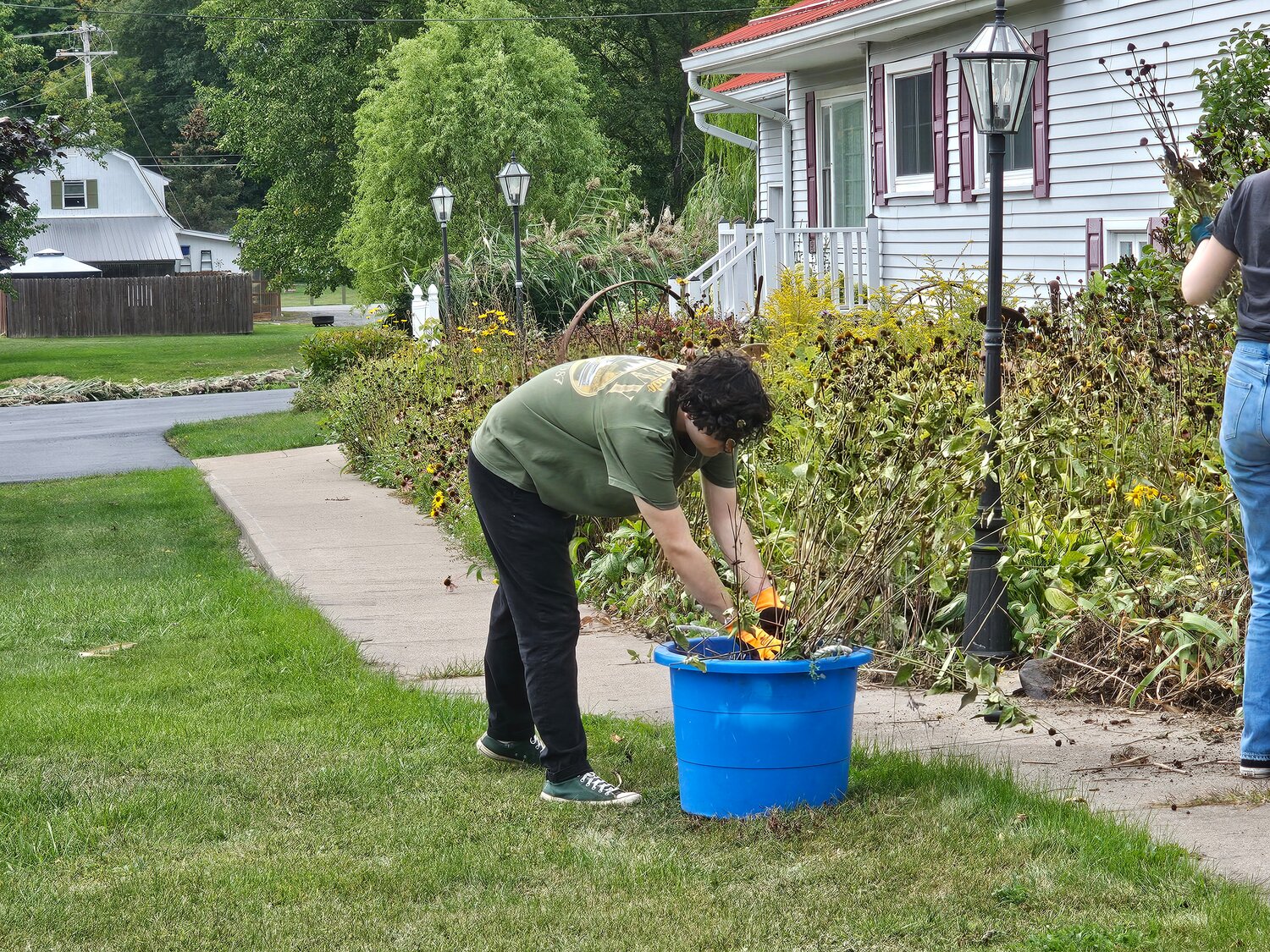 SUNY Potsdam students work on gardens at historic 1844 House in Canton ...