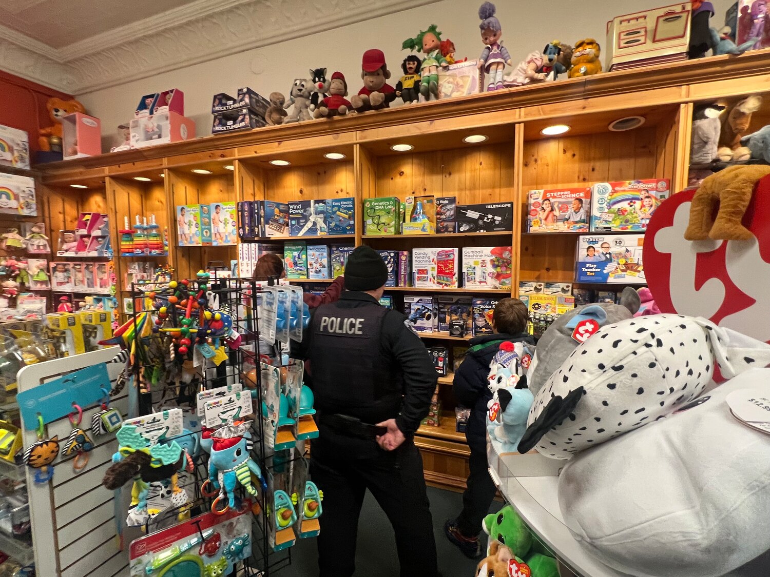 Shop with a Cop event brings smiles - Hastings Journal