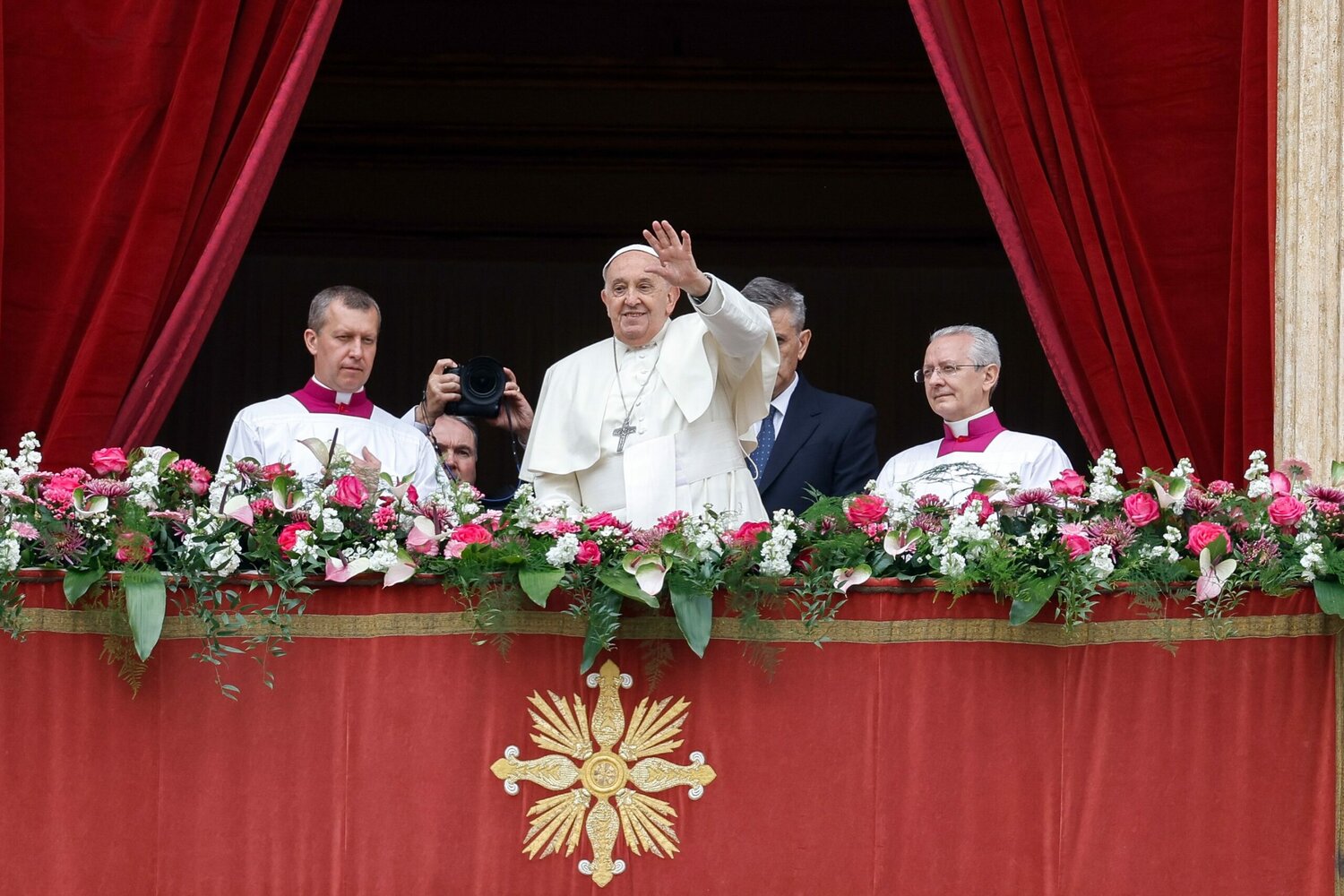 On Easter, Pope asks Christ to ‘Roll Away’ the stones of war worldwide ...